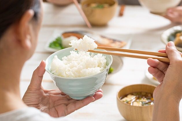 Eating White Rice? Here are 4 Surprising Side Effects. - Nutrotion.com